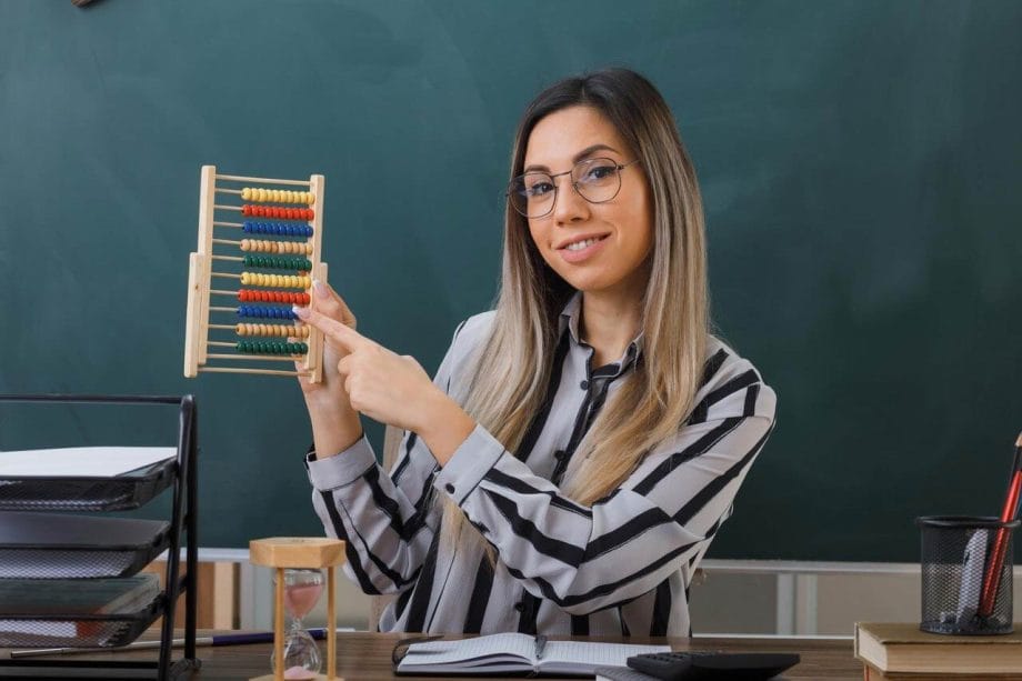 Mesaje de la mulți ani pentru diriginte. Urări si felicitări. Idei